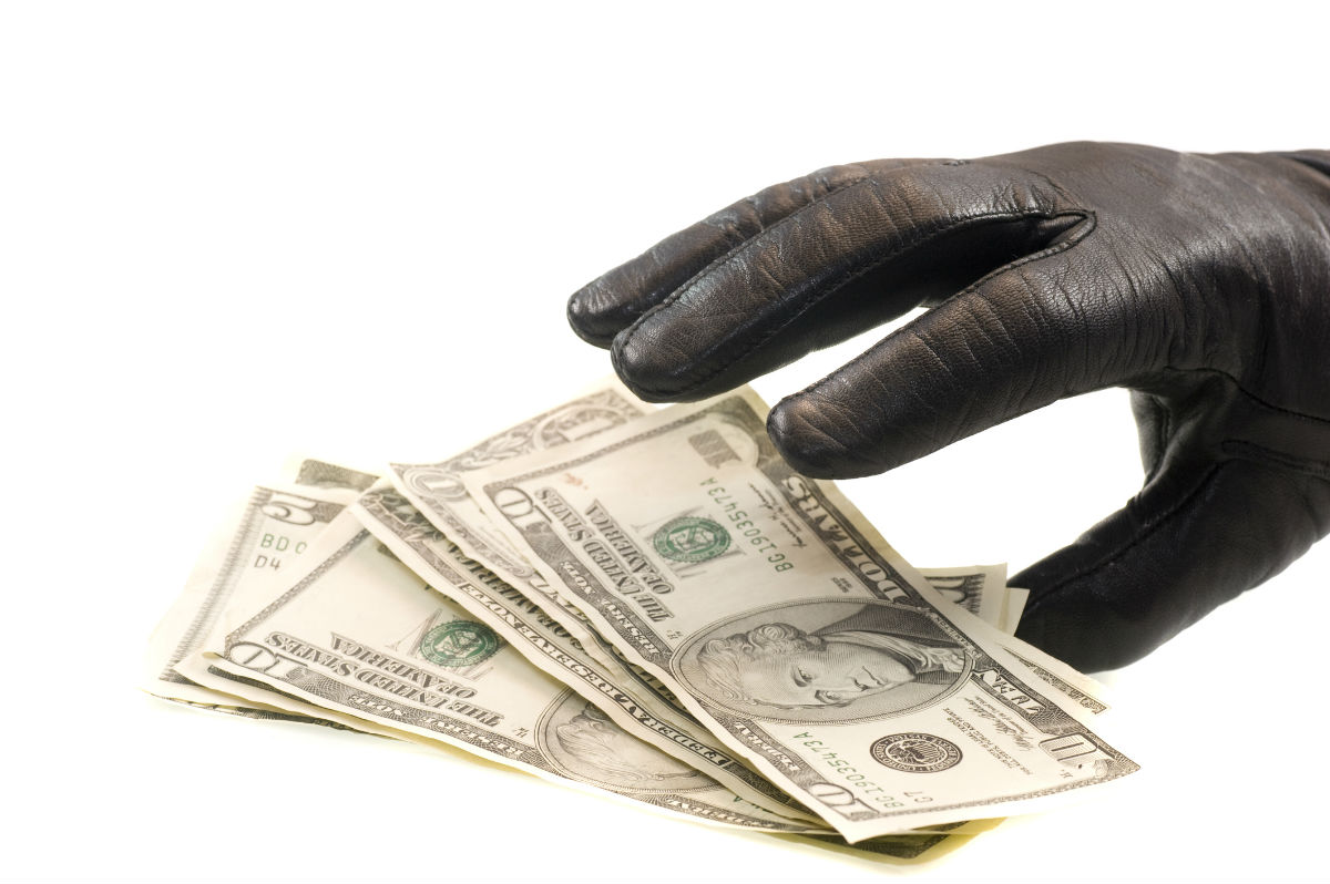 What Is a Cash Handling Problem and How Can I Avoid It?